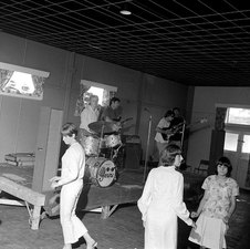 The Four Fours - Person | AudioCulture